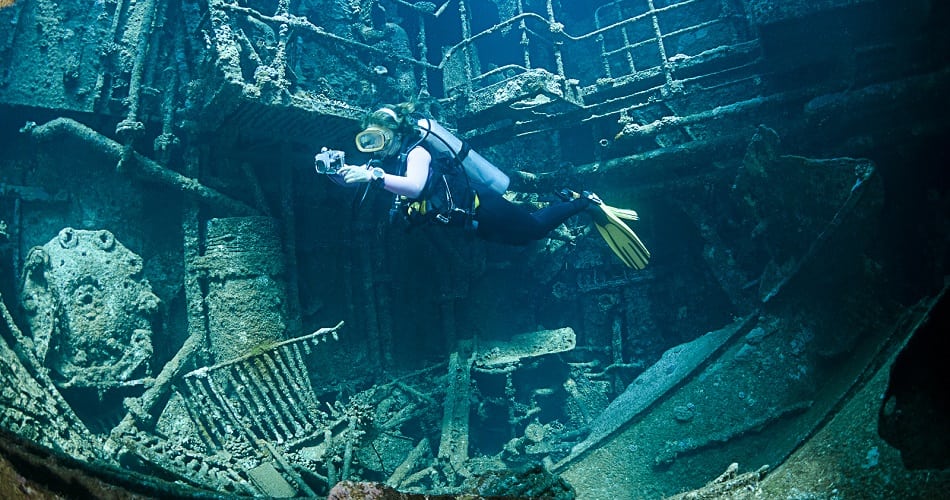 30 Disturbing Shipwreck Photos Page 12
