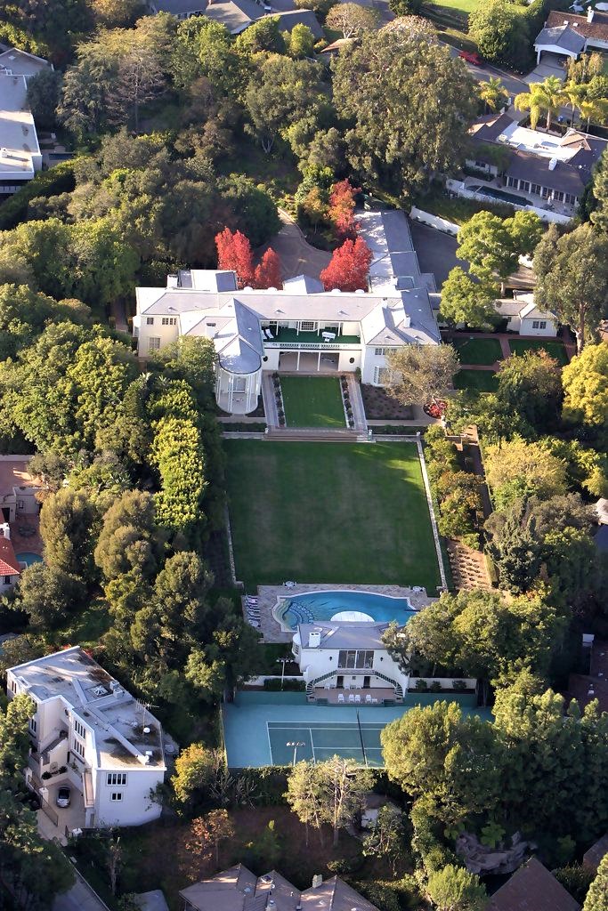 A Look Inside the Unbelievable Homes of Celebrities