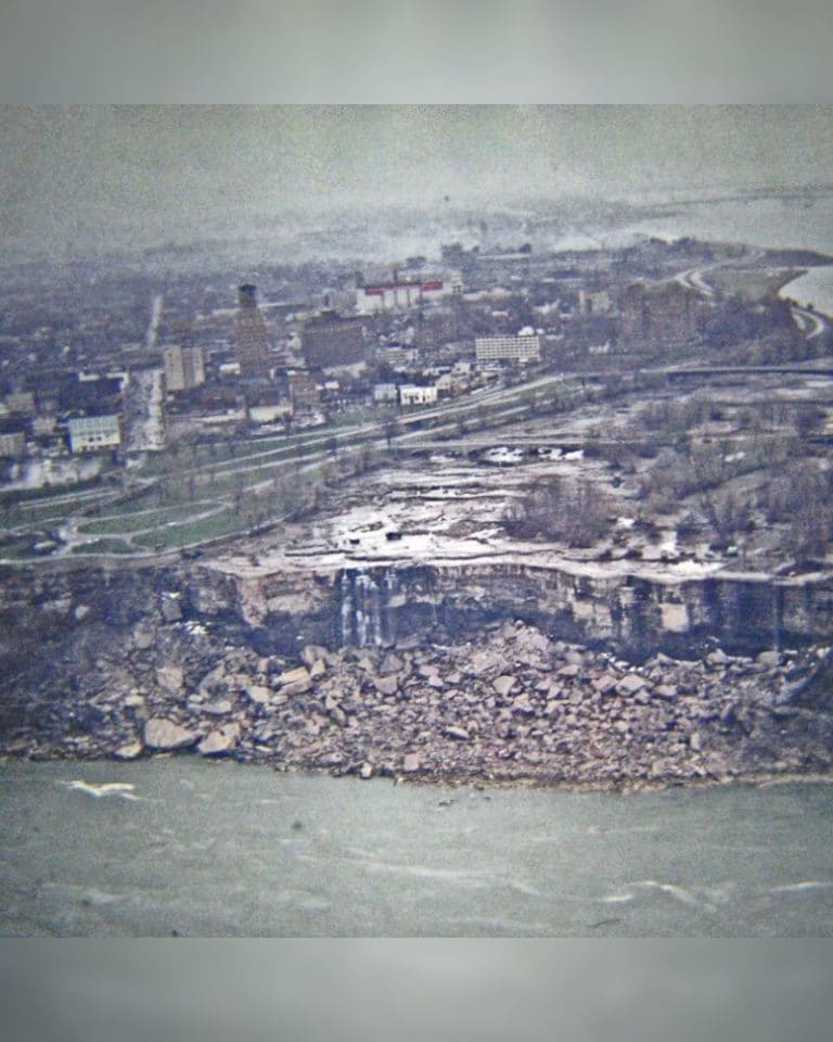 Unbelievable Images of Niagara Falls After Being Drained in 1969