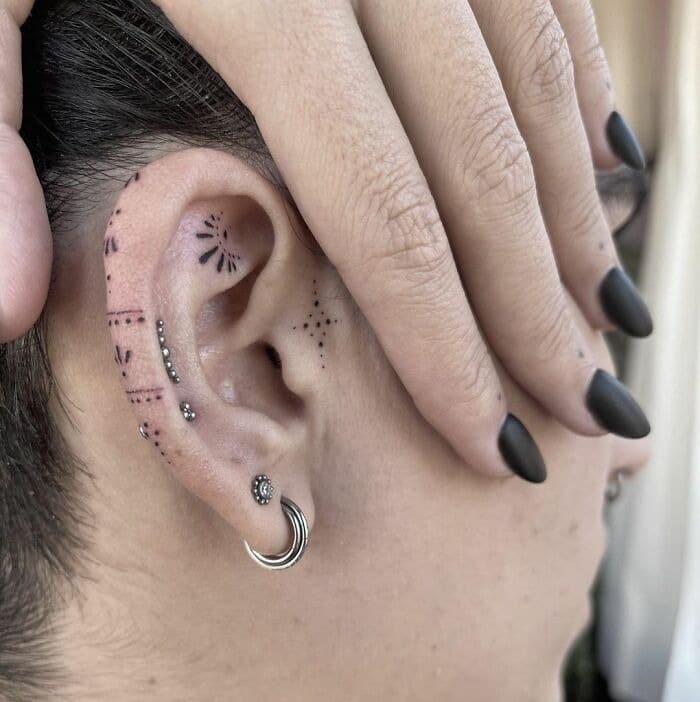 Cool Ear Tattoo Ideas for Everyone – Page 14