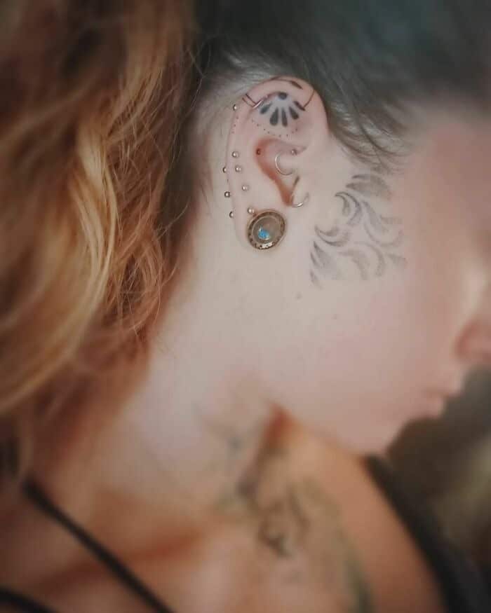 Cool Ear Tattoo Ideas for Everyone – Page 41