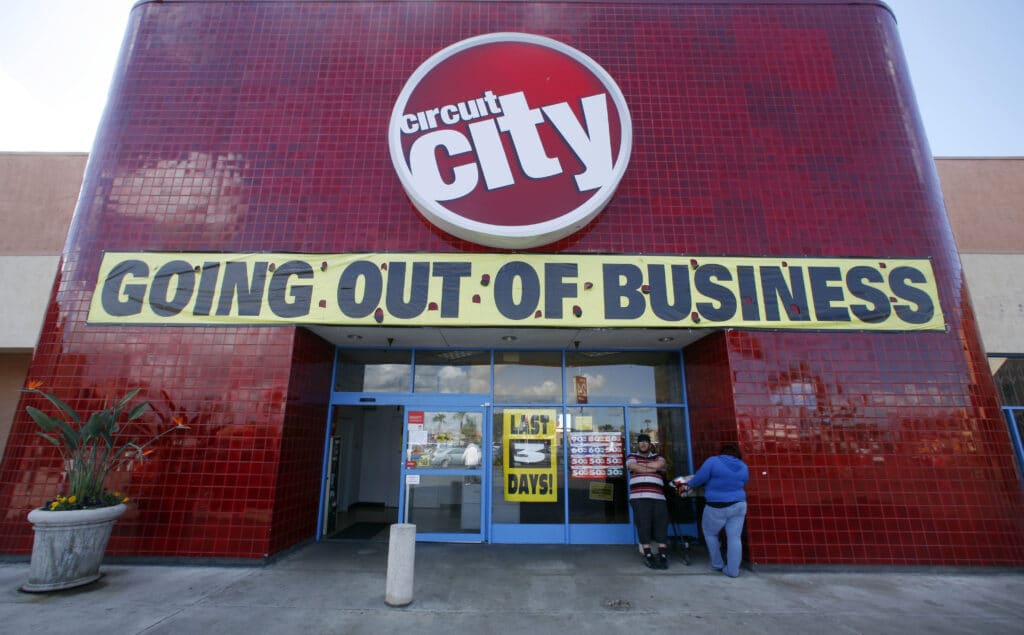 28 Once-Beloved Retail Chains That Are No Longer Around – Page 14