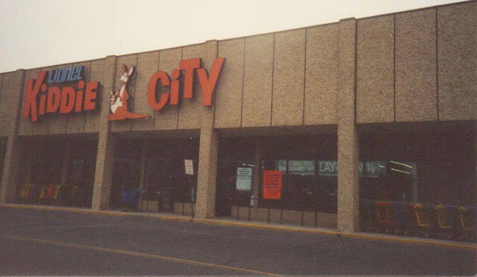 28 Once-Beloved Retail Chains That Are No Longer Around – Page 15