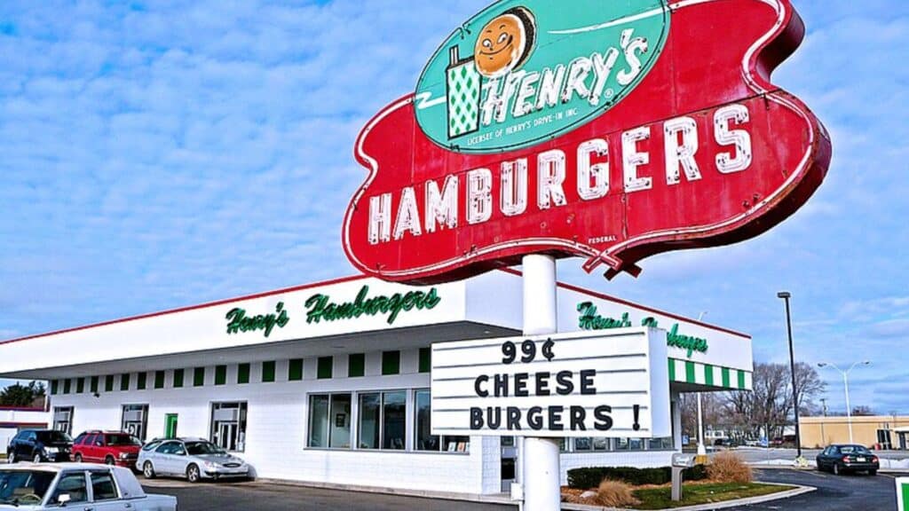 18 Drive-In Restaurants That Have Fallen from Grace – Page 10