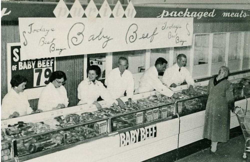 35 Photos of American Grocery Stores Through the Years – Page 24