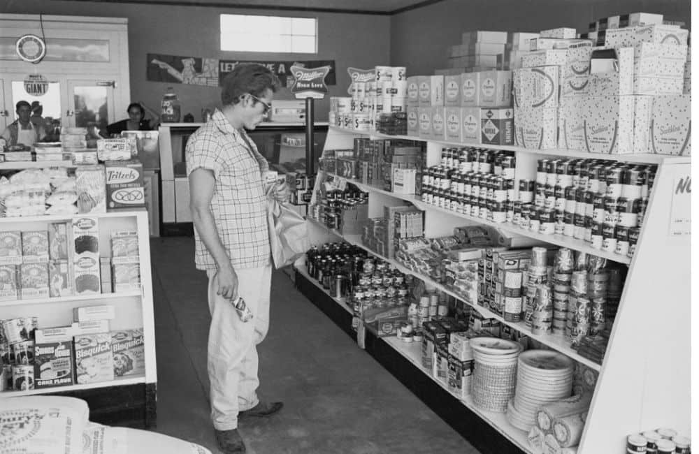 35 Photos of American Grocery Stores Through the Years – Page 10