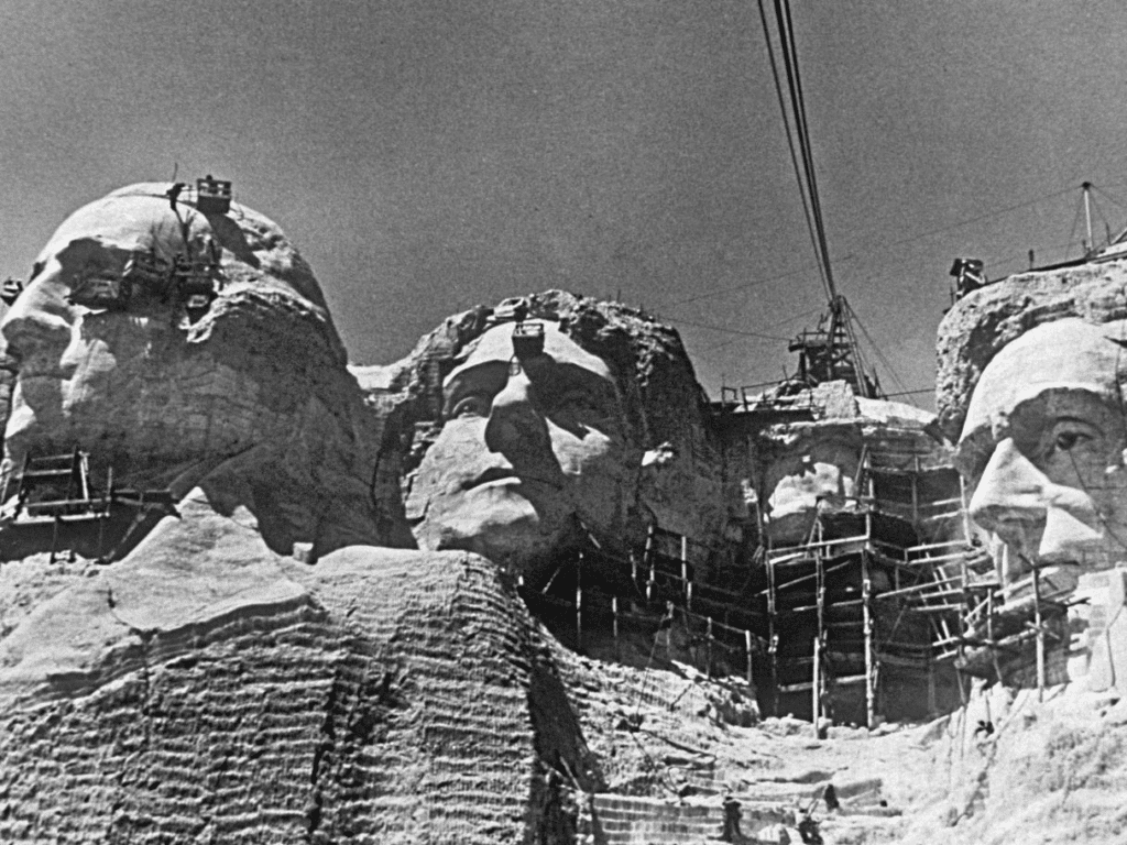 25 Photos of Iconic Landmarks in Their Early Years – Page 20