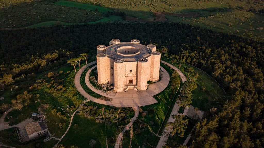 Castles With Designs That Challenge Medieval Logic – Page 12