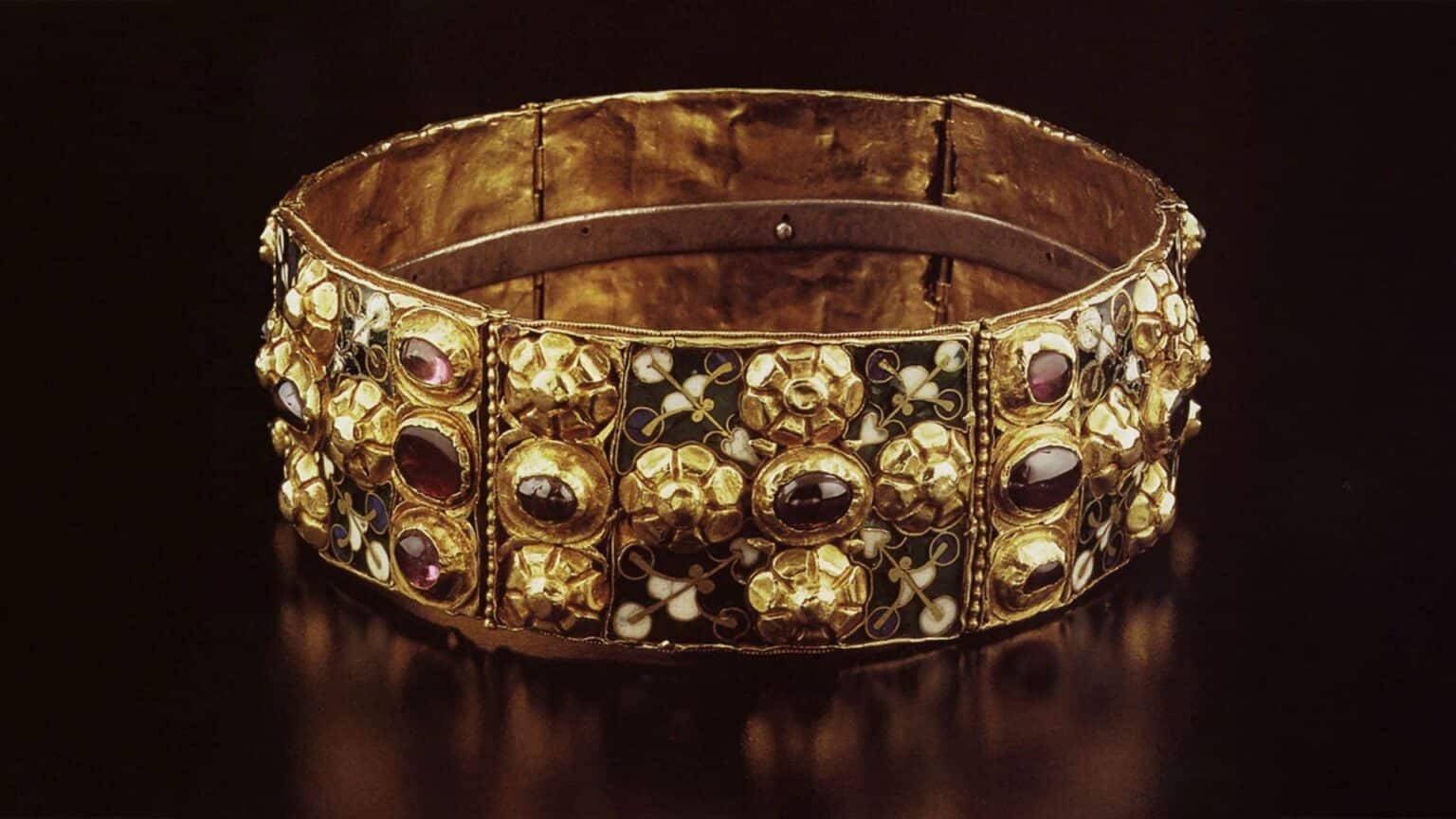 Hunting for the Holy Lost Relics of History – Page 11