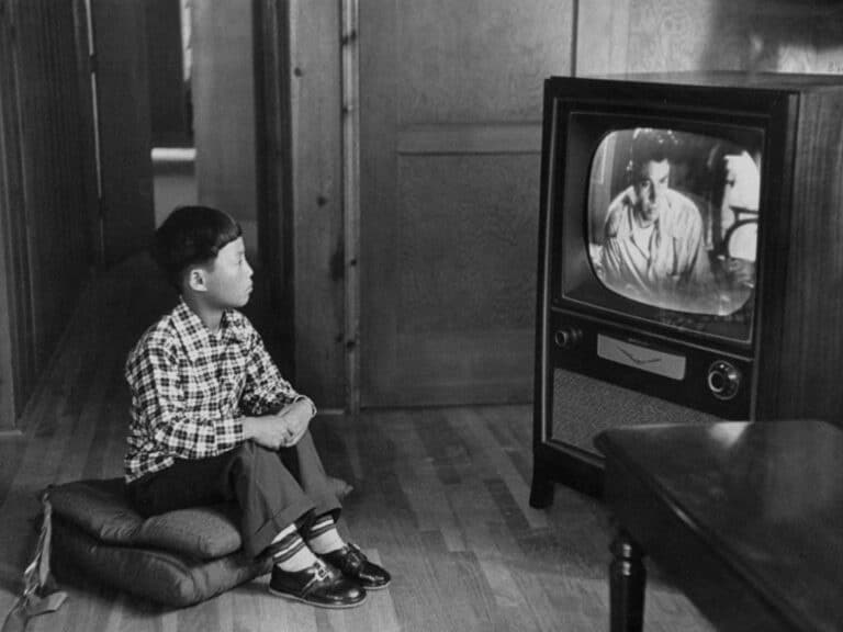 24 Photos Showing the History of Television – Page 11