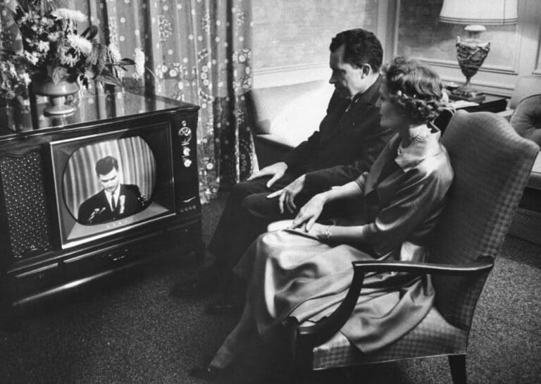 24 Photos Showing the History of Television – Page 17